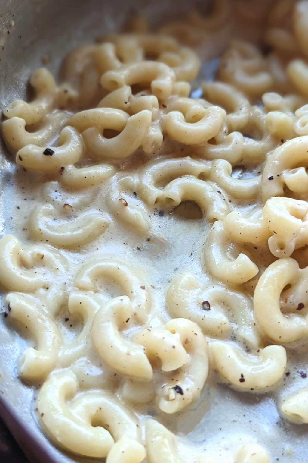 Cacio e Pepe Macaroni and Cheese Recipe - The Herbeevore